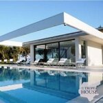 St Tropez House (Provence-Alpes-Côte d'Azur, Var, Arrondissement de Draguignan, Saint-Tropez, Passage de l'Annonciade), emlak ofisi  Saint‑Tropez'den