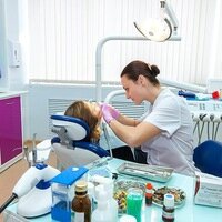 Özel ağız ve diş sağlığı klinikleri ve muayenehaneleri Avreliya, Çeliabinsk, foto