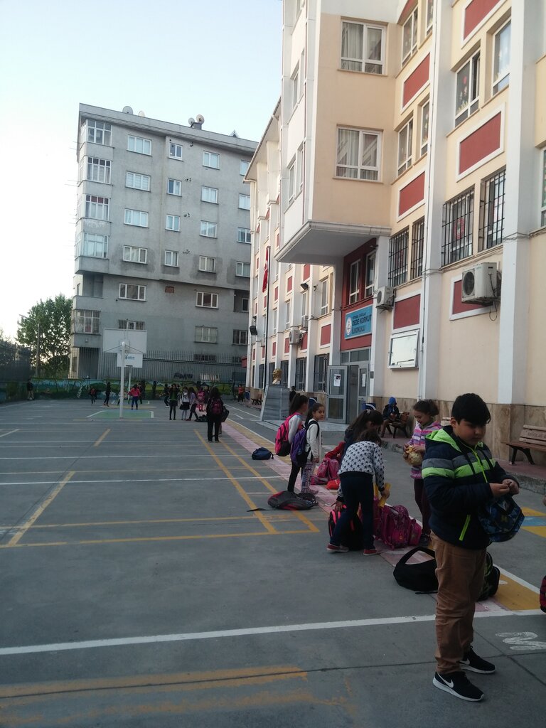 i̇lkokul Dede Korkut İlkokulu, İstanbul, foto