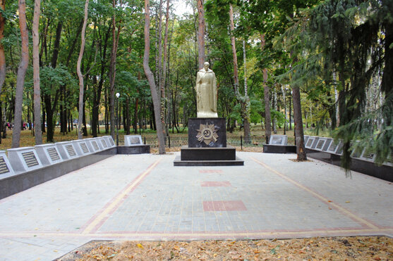 Anıt, heykel Братская могила № 19, Voronej, foto