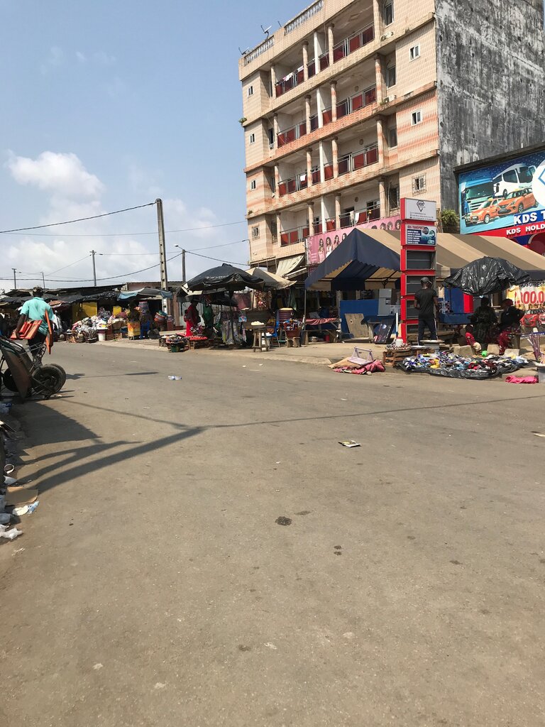 Gıda pazarı Marché de Sideci, Abican, foto
