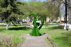 сквер имени А.С. Елисеева (Kaluga Region, Zhizdra, skver imeni A.S. Yeliseyeva), meydan  Jyzdra'dan