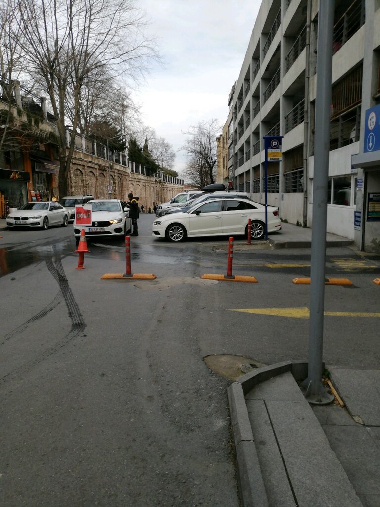 Otoparklar İspark - Fuat Paşa Caddesi 3, İstanbul, foto