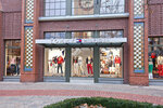 Tommy Hilfiger (Ingolstadt, Ingolstadt Village, Otto-Hahn-Straße 1), giyim mağazası  Bavyera'dan