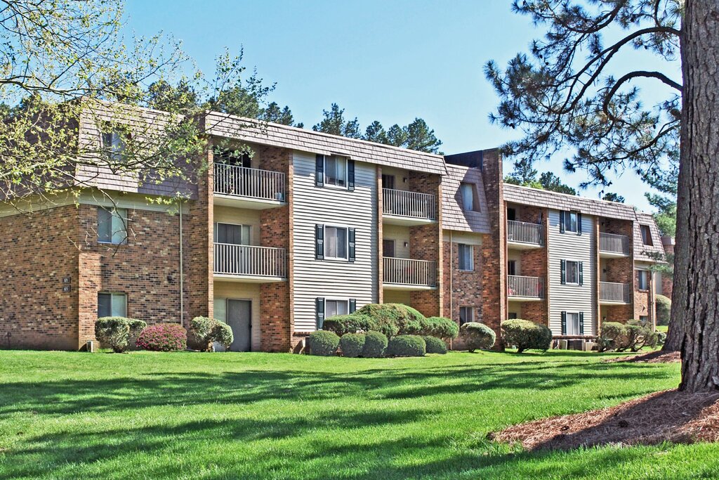 Emlak ofisi PineGate Apartments, Kuzey Carolina Eyaleti, foto