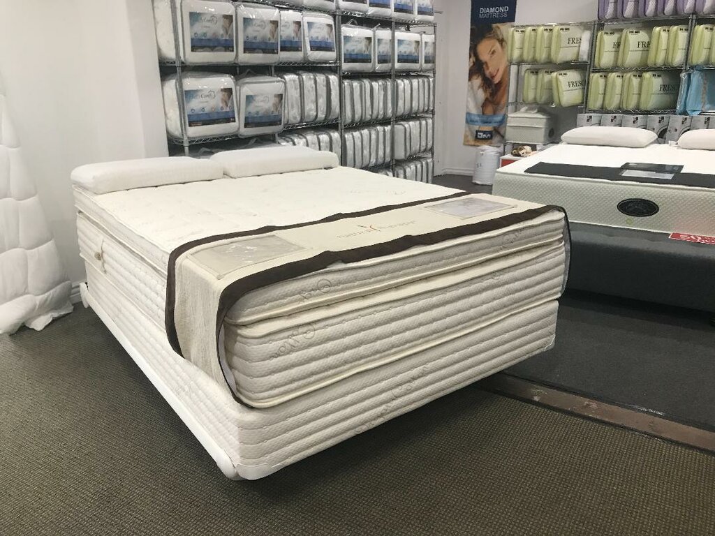 Banyo mobilyaları Legacy Mattress, Los Angeles, foto