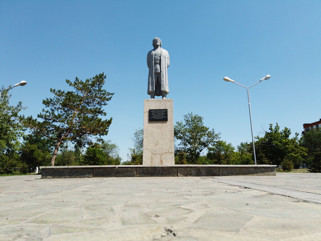 Anıt, heykel K. Pshenbaev, Yekibastuz (Ekibastuz), foto