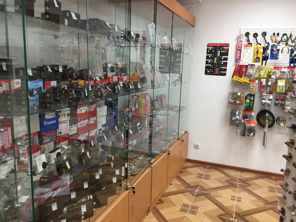 Anahtar ve kapı üreticileri Locks plus Master, Yekaterinburg, foto