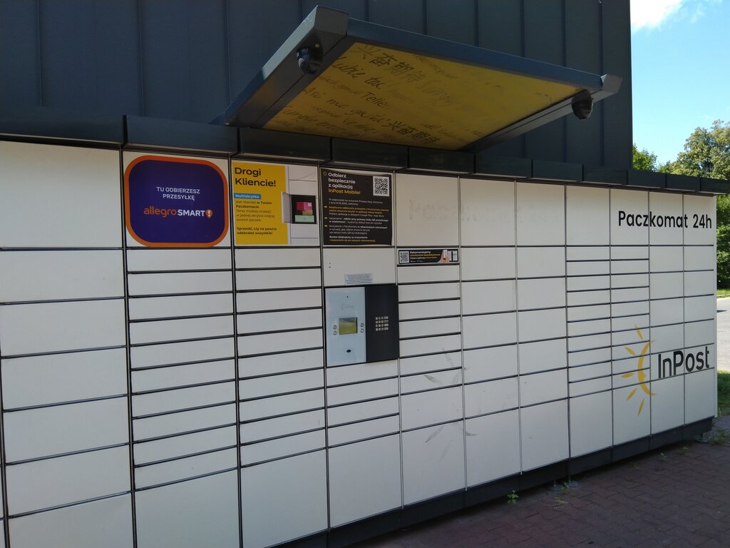 Parsel otomatı Paczkomat InPost STA01N, Starachowice, foto