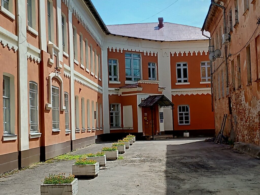 Eğitim altyapısı Kaluzhsky Gosudarstvenny universitet im. K. E. Tsiolkovskogo Filologichesky fakultet, Kaluga, foto