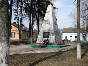 Братская могила советских воинов (Oryol Region, Sverdlovskiy rayon, Nikolskoye selskoye poseleniye, selo Nikolskoye), anıt, heykel  Orlovskaya oblastından