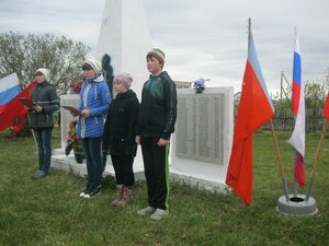 Обелиск памяти погибших воинов-земляков (Kurgan Region, Yurgamyshskiy munitsipalny okrug, selo Maloye Beloye), anıt, heykel  Kurganskaya oblastından