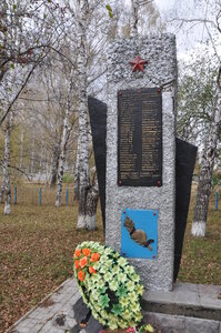 Воинам-землякам, погибшим в годы Великой Отечественной войны (Novosibirsk Region, Moshkovskiy rayon, selo Sarapulka), anıt, heykel  Novosibirskaya oblastından