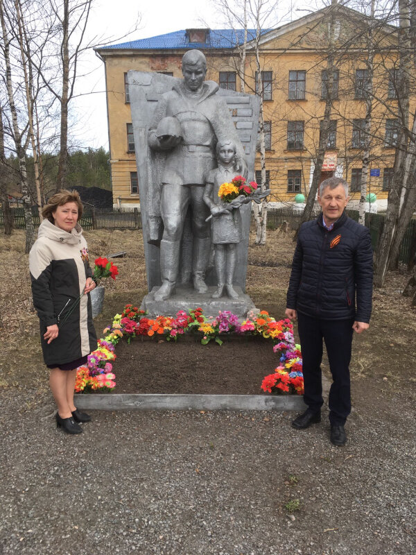 Anıt, heykel Солдат с девочкой, Arhangelskaya oblastı, foto