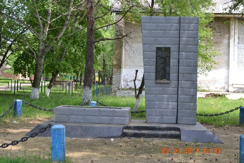 Anıt, heykel В честь воинов-односельчан, погибших в годы Великой Отечественной войны, Yahudi Özerk Bölgesi, foto