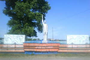 Памятник-обелиск воинам, погибшим в годы Великой Отечественной войны 1941-1945 гг. (Republic of Mari El, Morkinskiy rayon, Zelenogorskoye selskoye poseleniye, posyolok Zelenogorsk, Sovetskaya ulitsa), anıt, heykel  Mariy El'den