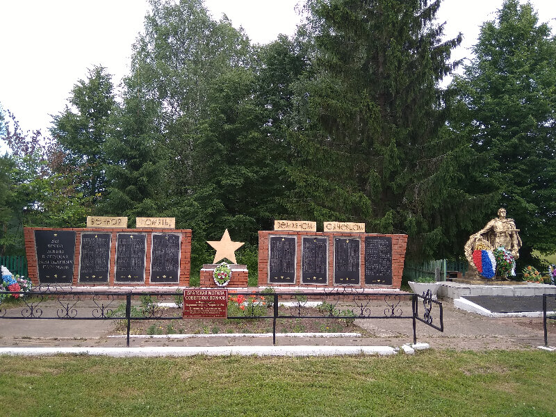 Anıt, heykel Воинское захоронение солдат, погибших в годы ВОВ, Tverskaya oblastı, foto