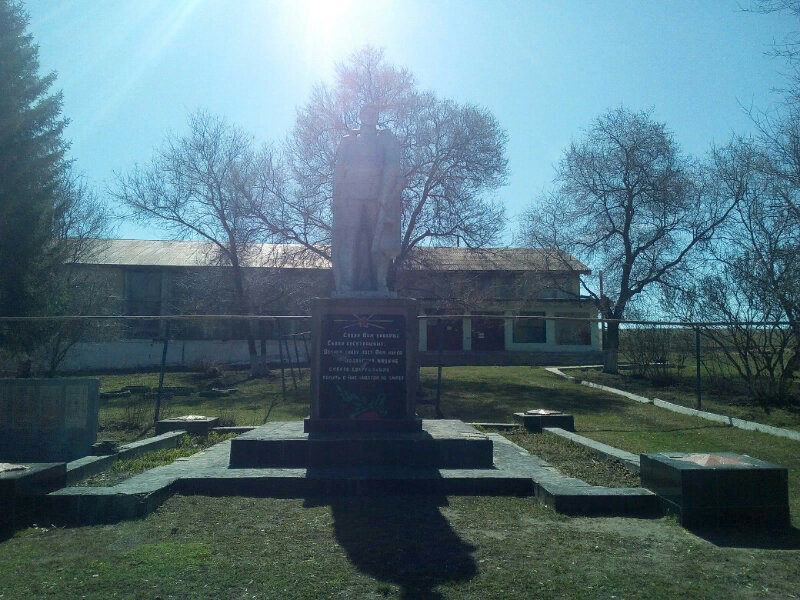 Anıt, heykel Воинам, павшим в годы Великой Отечественной войны, Saratovskaya oblastı, foto