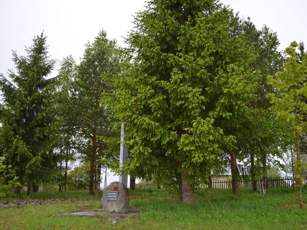 Anıt, heykel Памятный знак Погибшим воинам-землякам в д.Зуиха, Vologodskaya oblastı, foto