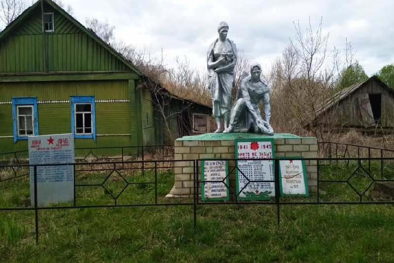 Anıt, heykel Братская могила советских воинов, Orlovskaya oblastı, foto