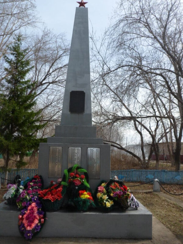 Anıt, heykel Воинам-землякам, погибшим в годы Великой Отечественной войны, Omskaya oblastı, foto