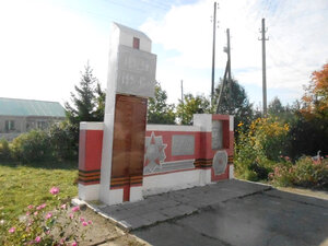 Землякам, павшим в годы Великой Отечественной войны (Udmurtian Republic, Alnashskiy rayon, derevnya Bayteryakovo, Molodyozhnaya ulitsa), anıt, heykel  Udmurtiya'dan