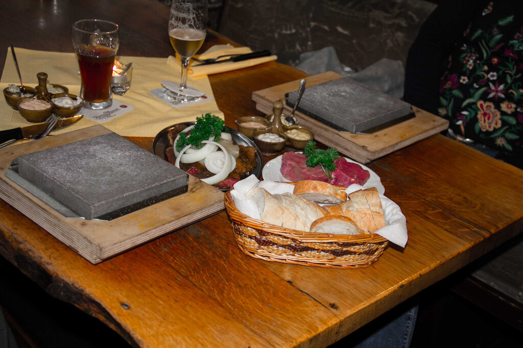 Restoran Altes Bierhaus - Spezialitäten vom heissen Stein, Bottrop, foto