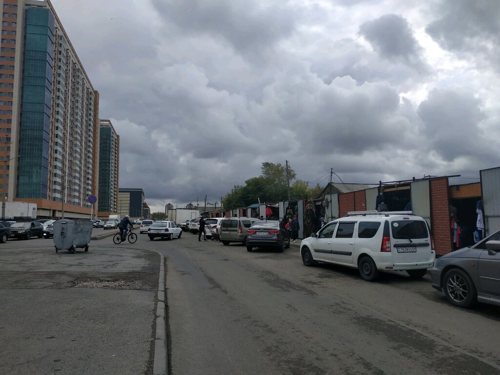 Otoparklar Parking lot, Astana, foto