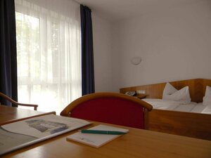 Landgut Burg Hotel - Restaurant - Cafe (Baden-Württemberg, Rems-Murr-Kreis, Landgut Burg, 1), otel  Baden‑Wurttemberg'den