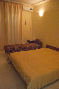 Tri Kiparisa (ulitsa Valentiny Tereshkovoy No:24, Town of Gagra), otel  Gagra'dan