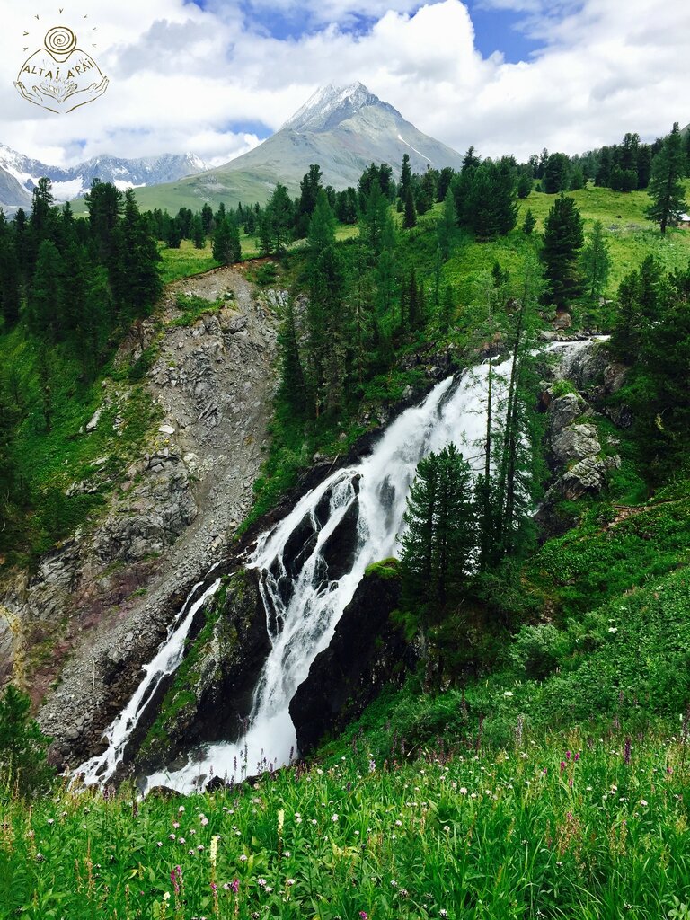 Şelale Yazevy Waterfall, Doğu Kazakistan eyaleti, foto
