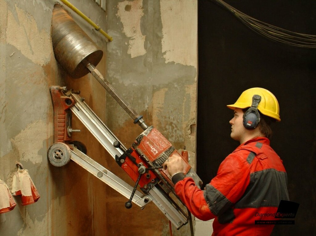 Beton ve beton ürünleri üreticileri Jádrové vrtání a řezání betonu - Diamond Experts, Prag, foto