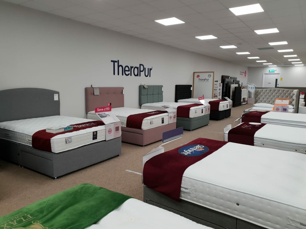 Mobilya mağazaları Dreams Rotherham, İngiltere, foto