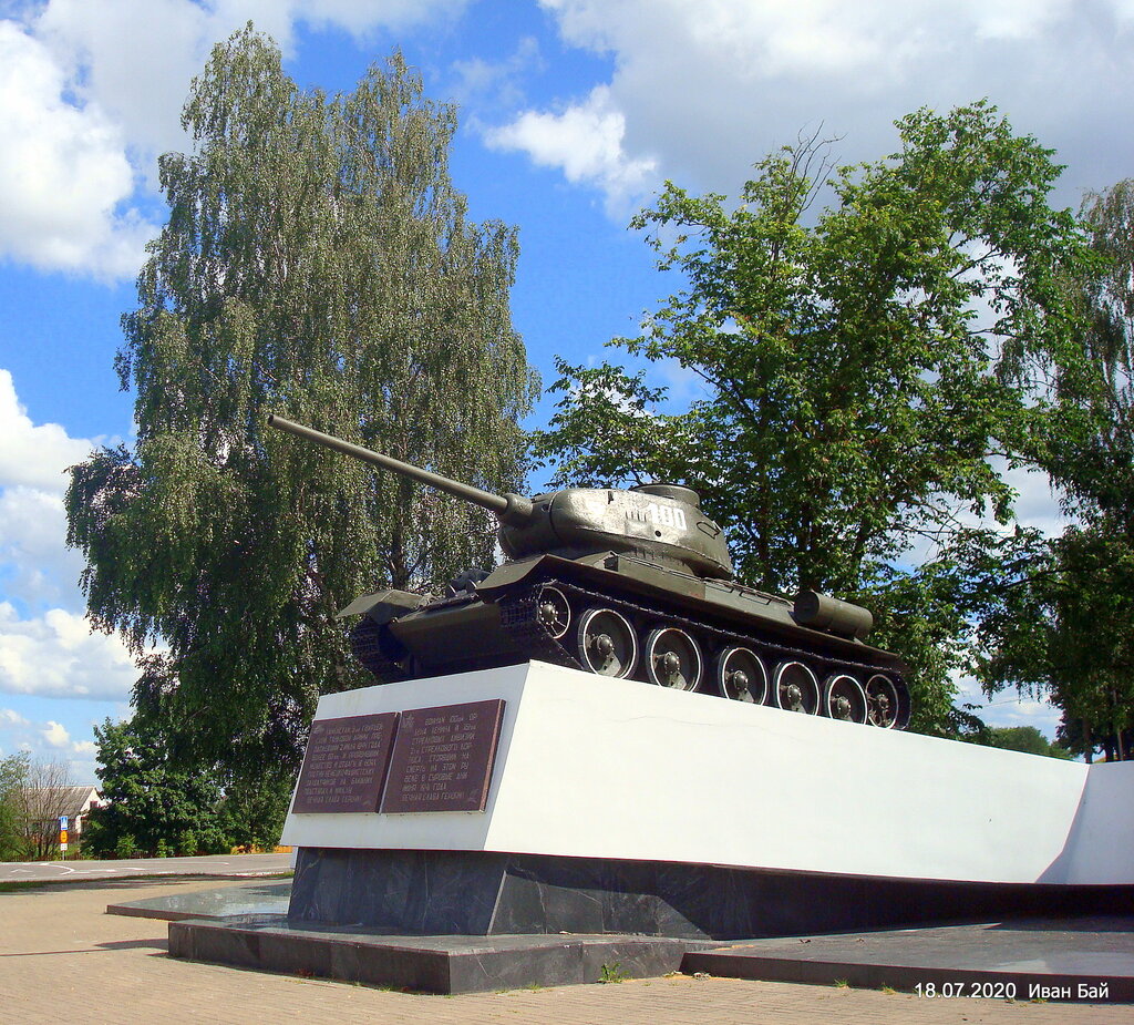 Anıt, heykel Солдатам 100-й стрелковой дивизии, Minskaya oblastı, foto