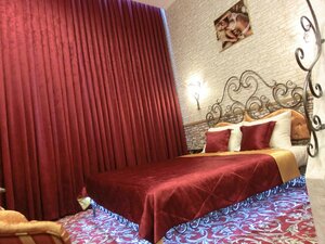 Den&Noch (ulitsa Mate Zalki No:10Г, Severniy Microdistrict, Krasnoyarsk), otel  Krasnoyarsk'tan