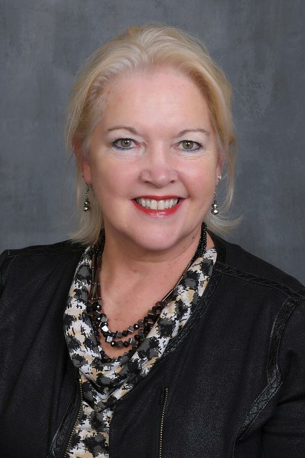 Yatırım fonu firmaları Edward Jones - Financial Advisor: Juliana R Van Buskirk, Edmonds, foto