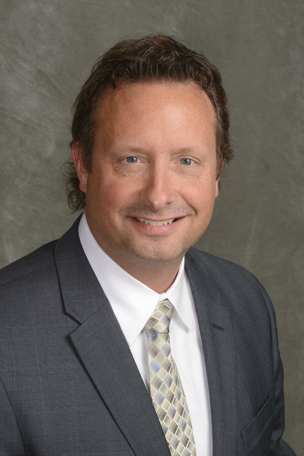 Yatırım fonu firmaları Edward Jones - Financial Advisor: Adam Rayburn, New York Eyaleti, foto