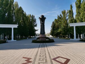 Единению народов и культур (Chuvash Republic, Cheboksary, etnokompleks Amazoniya), anıt, heykel  Cheboksary'den