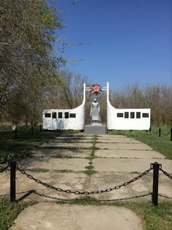 Anıt, heykel Братская могила, Rostovskaya oblastı, foto