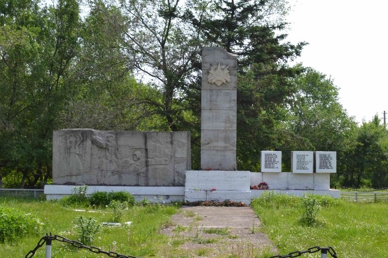 Anıt, heykel В честь воинов-односельчан, погибших в годы Великой Отечественной войны, Yahudi Özerk Bölgesi, foto