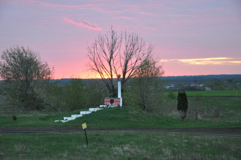 Anıt, heykel Памятный знак Линия фронта, Lipetskaya oblastı, foto