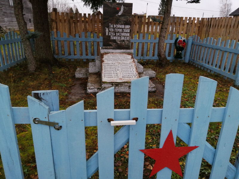 Anıt, heykel Односельчанам, Karelya, foto