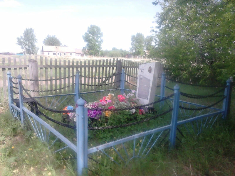 Ünlü kişilerin mezarları Рядовой Солодилов Александр Анатольевич, , foto