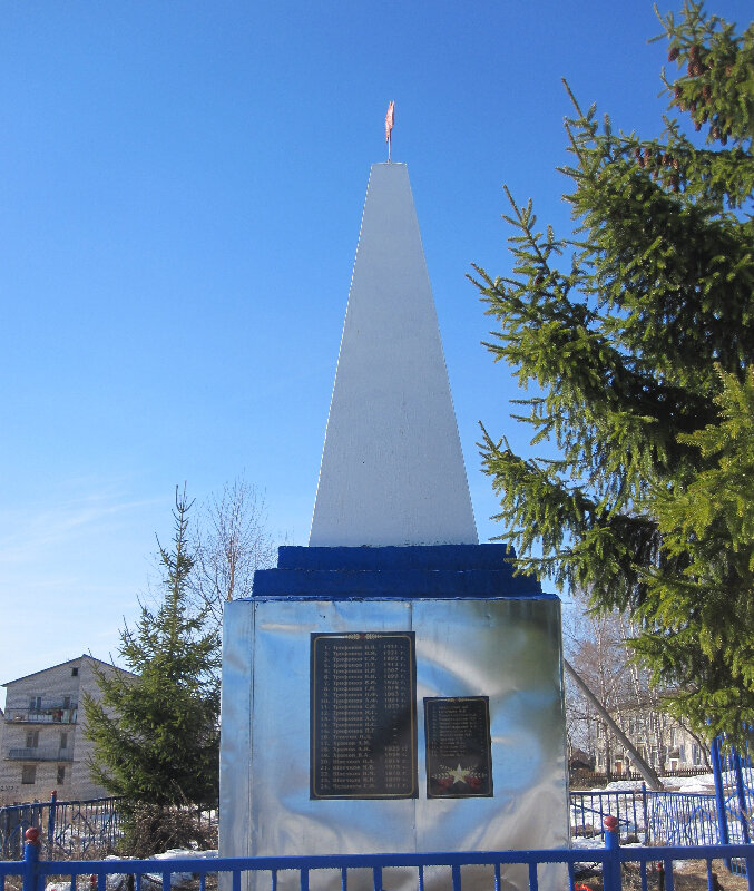 Anıt, heykel Погибшим воинам в ВОВ 1941-1945 гг., Nijegorodskaya oblastı, foto