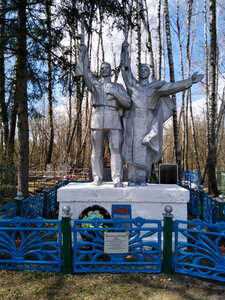 Воинское захоронение (Tula Region, Belyovskiy rayon, selskoye poseleniye Levoberezhnoye, derevnya Beryozovo), anıt, heykel  Tulskaya oblastından