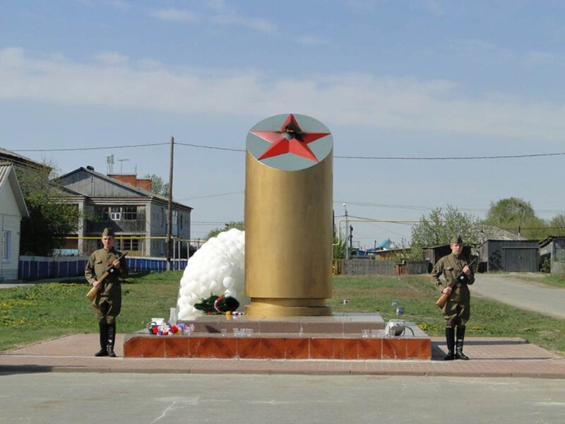 Anıt, heykel Мемориал Славы, Tümen (Tiumenskaya) oblastı, foto