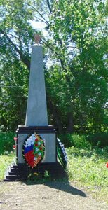 Героям Великой Отечественной войны (Novosibirsk Region, Kuybyshevskiy rayon, posyolok Komsomolskiy, Shkolnaya ulitsa), anıt, heykel  Novosibirskaya oblastından