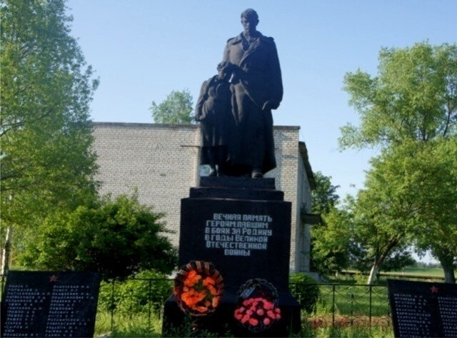 Anıt, heykel Братская могила, Minskaya oblastı, foto