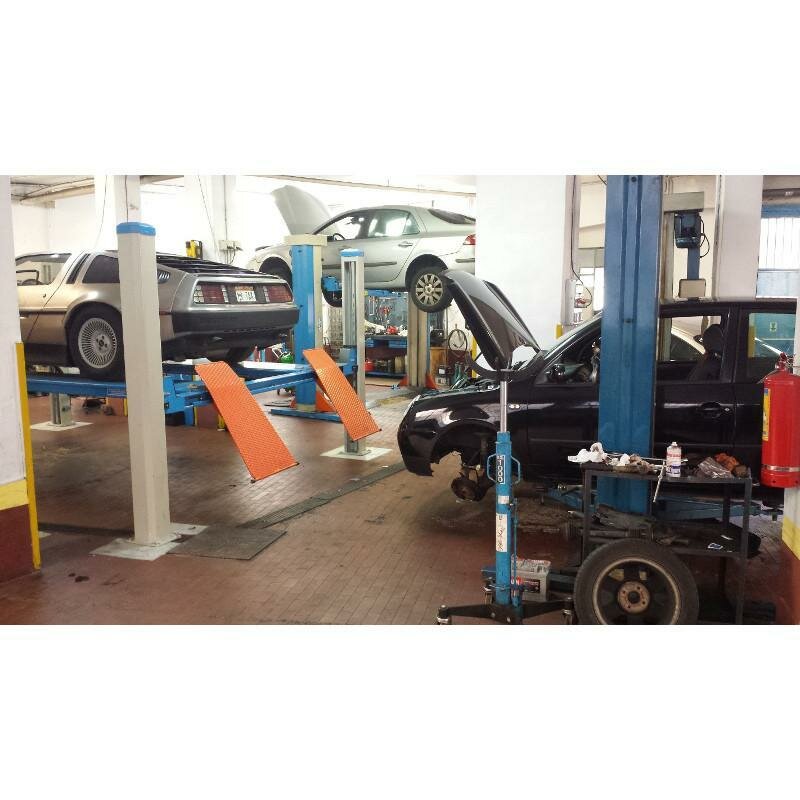 Otoparklar Garage Fiume, Lombardiya, foto