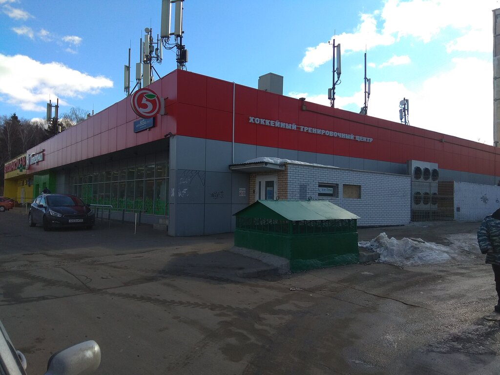 Buz pateni pistleri Ice rink, Zelenograd, foto